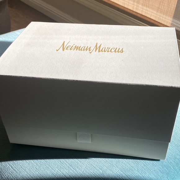 Neiman Marcus | Accents | Neiman Marcus Gold And White Box | Poshmark